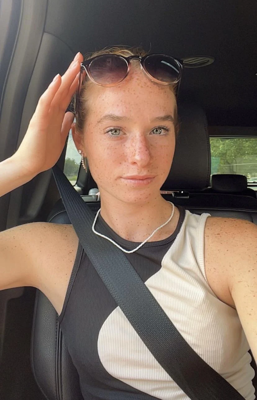 Pretty freckled selfie in the car, Hannah | Scrolller