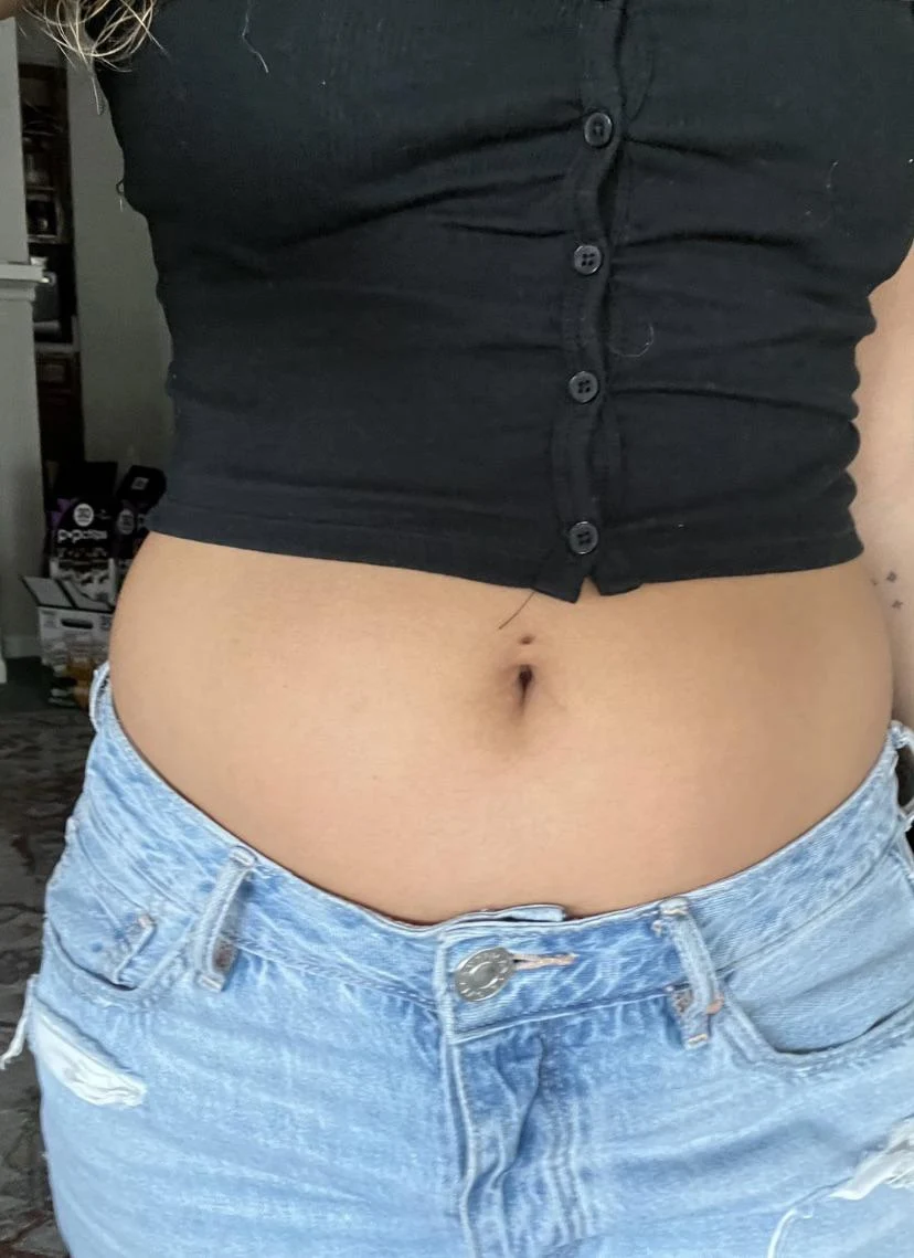 I love seeing people look at my bellybutton 😊 | Scrolller