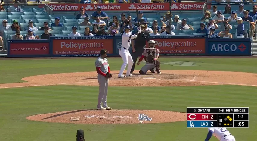 [Highlight] Ohtani walks off the Reds in 10 with a single plus the celebration | Scrolller