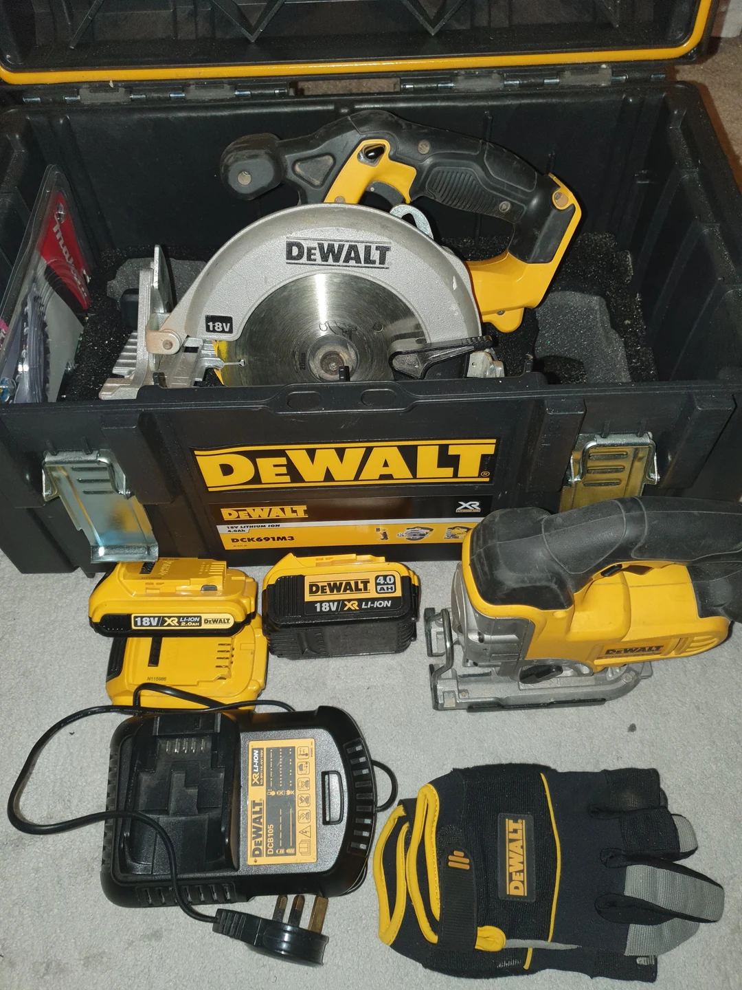 Dewalt saw kit box | Scrolller