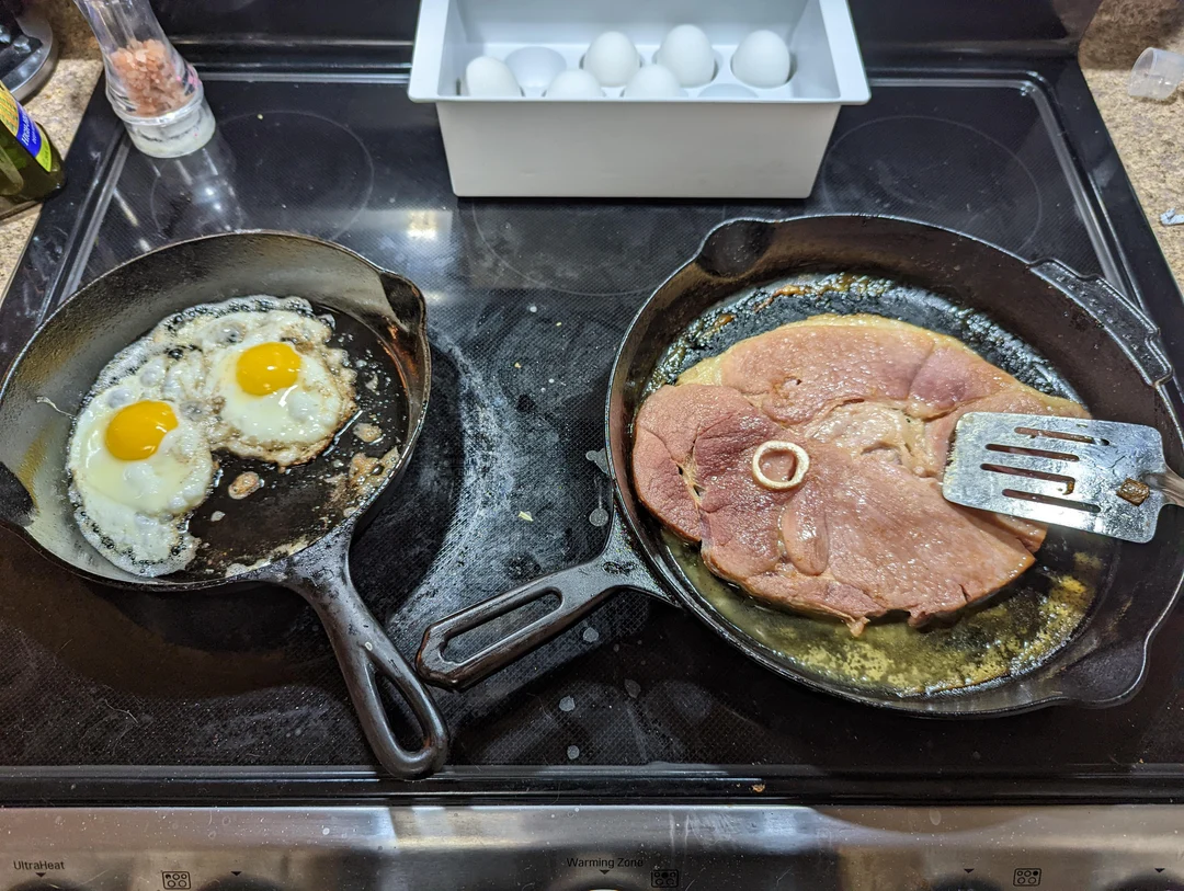 Breakfast with my two favorite pans | Scrolller