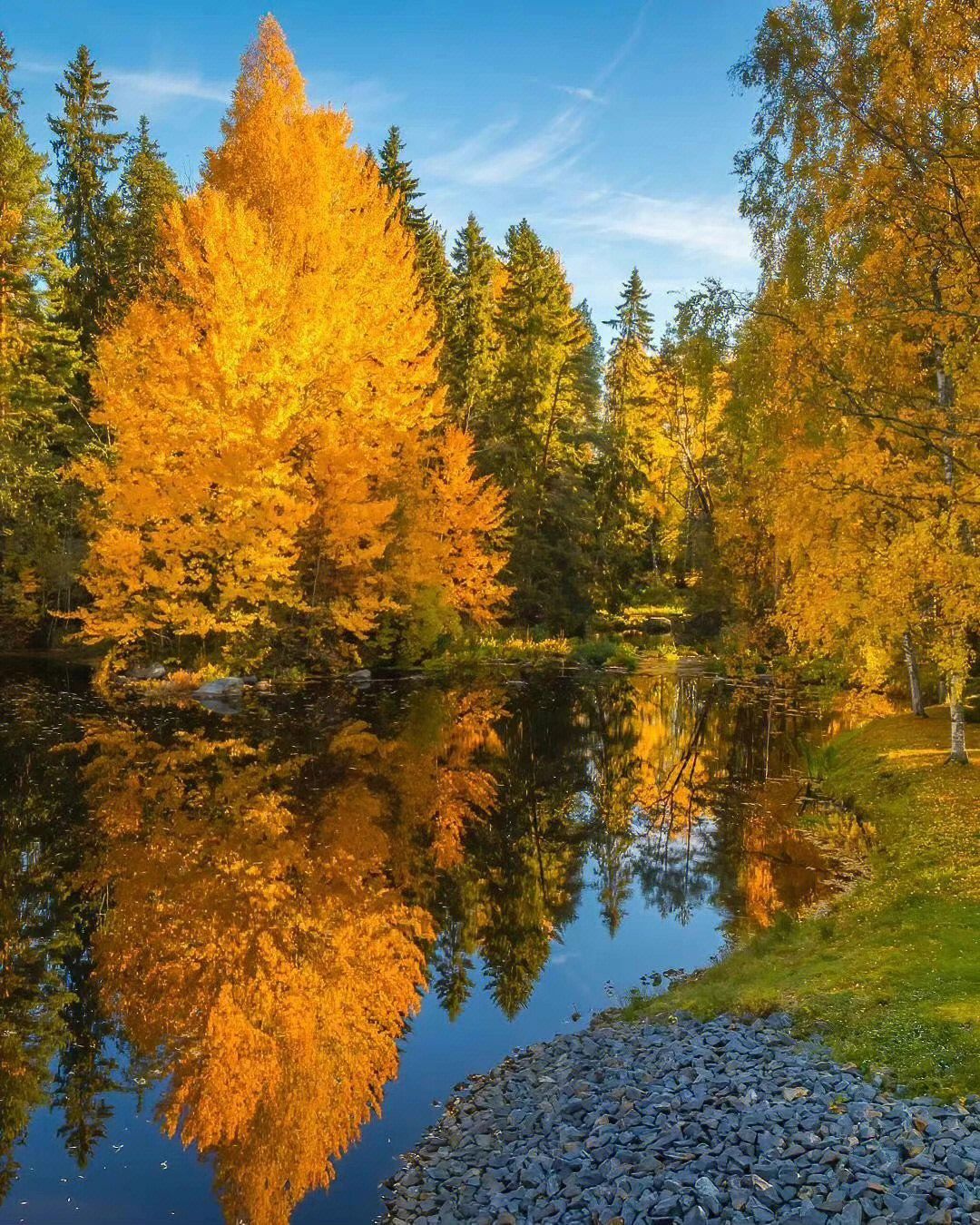 Scenery of a small mountain village in Canada [OC][1080x1350] | Scrolller