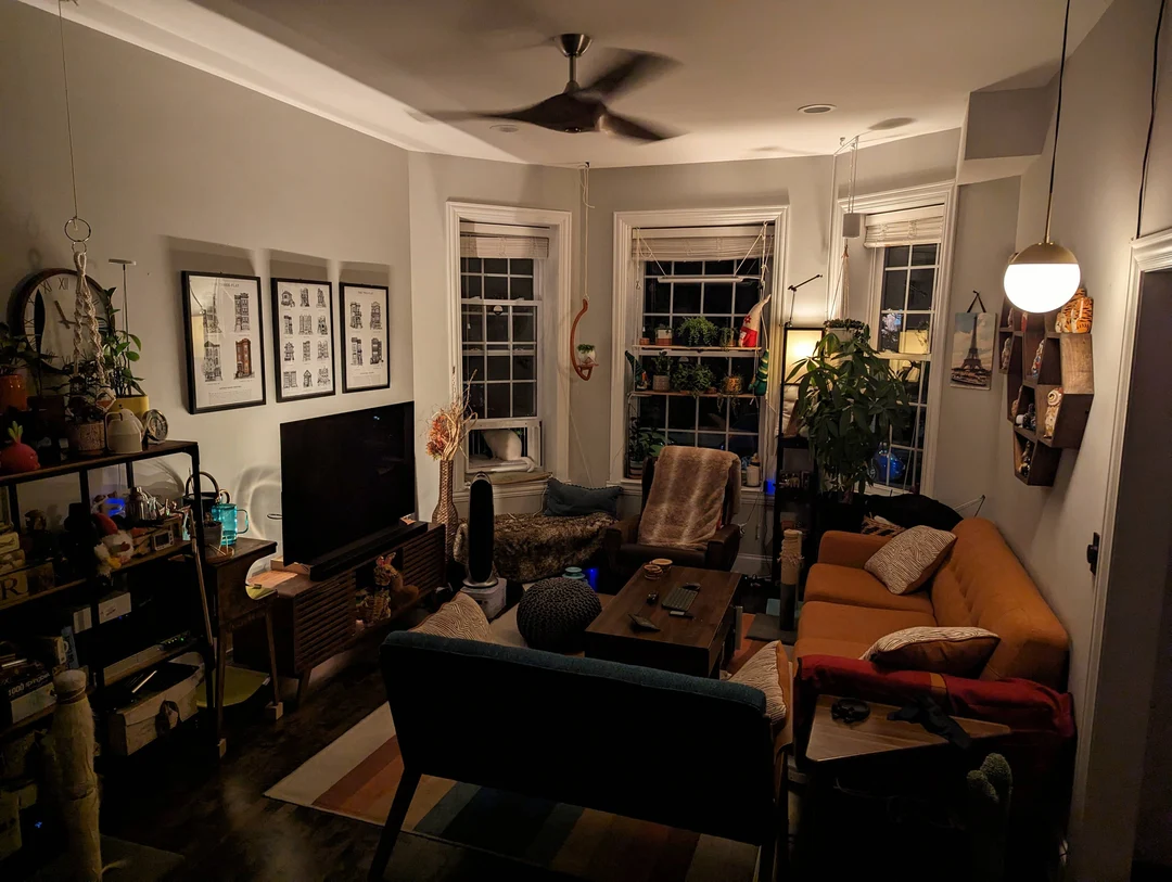 Added a ceiling fan to my living room. | Scrolller