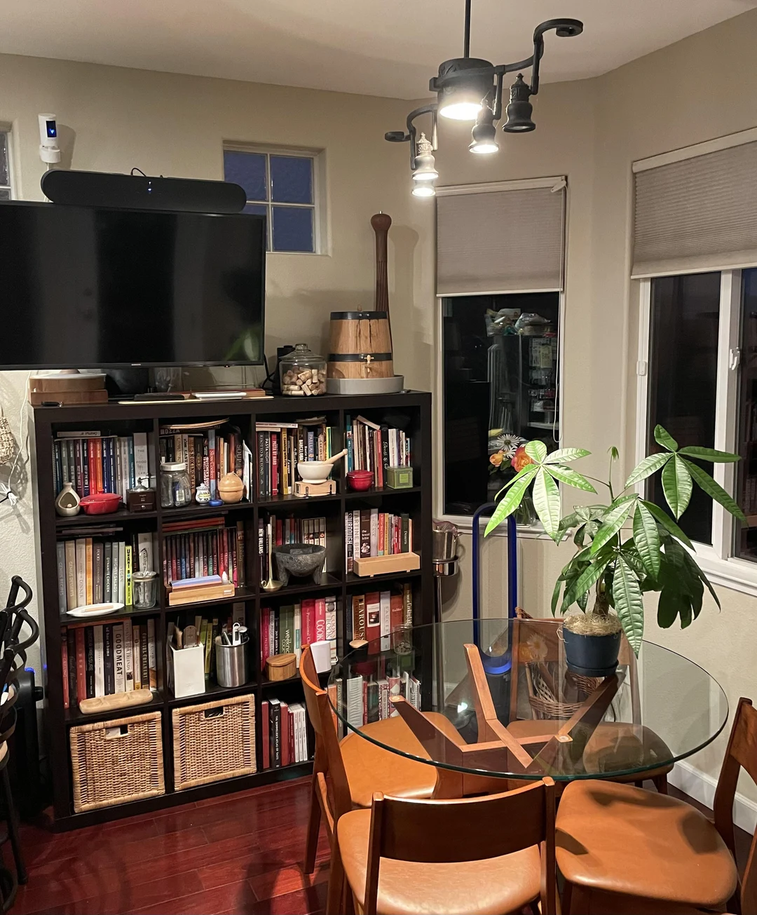 My cozy kitchen nook | Scrolller