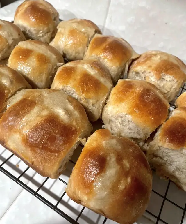 Hot cross buns! | Scrolller