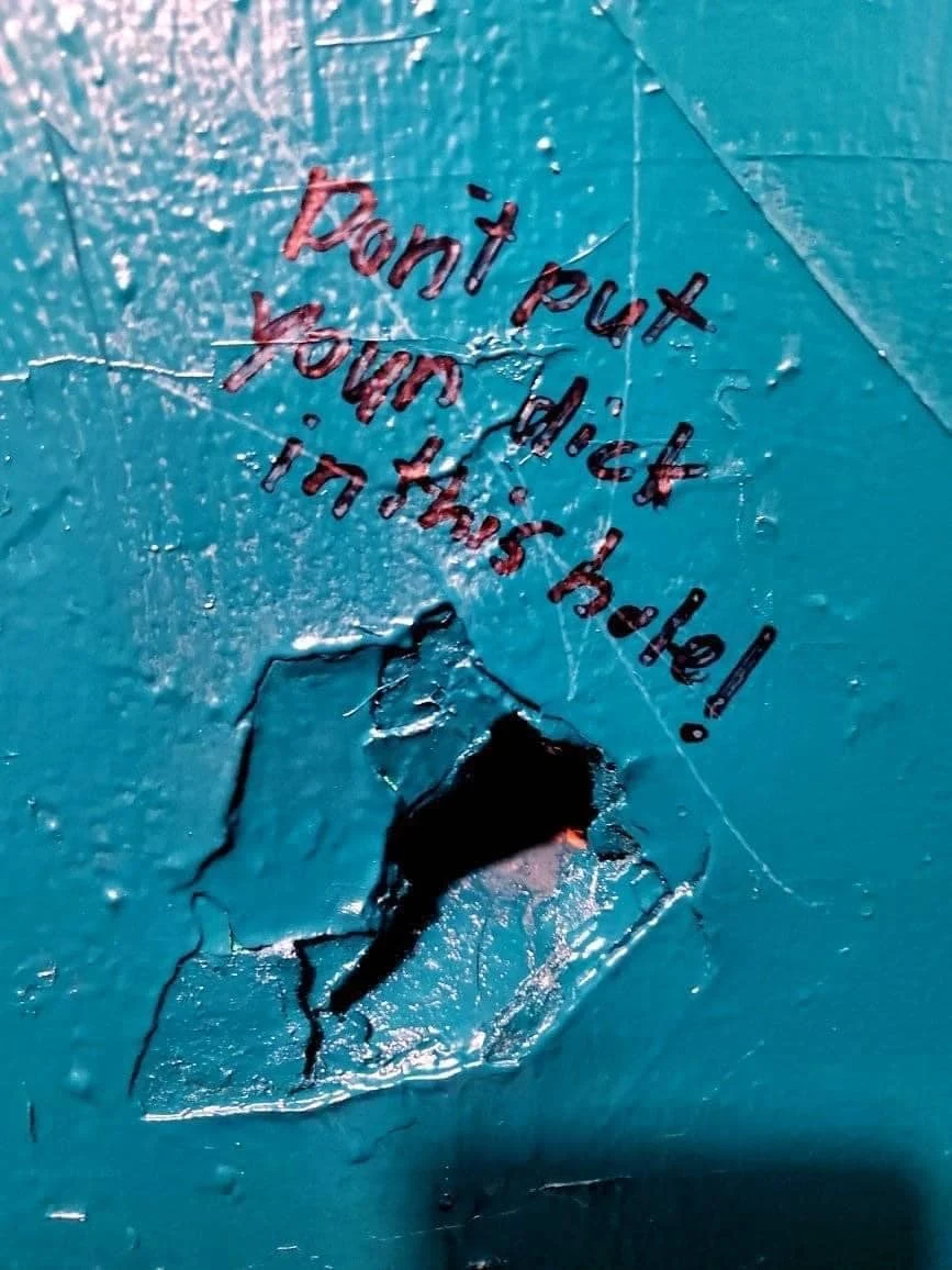 There's definitely a story behind that note | Scrolller