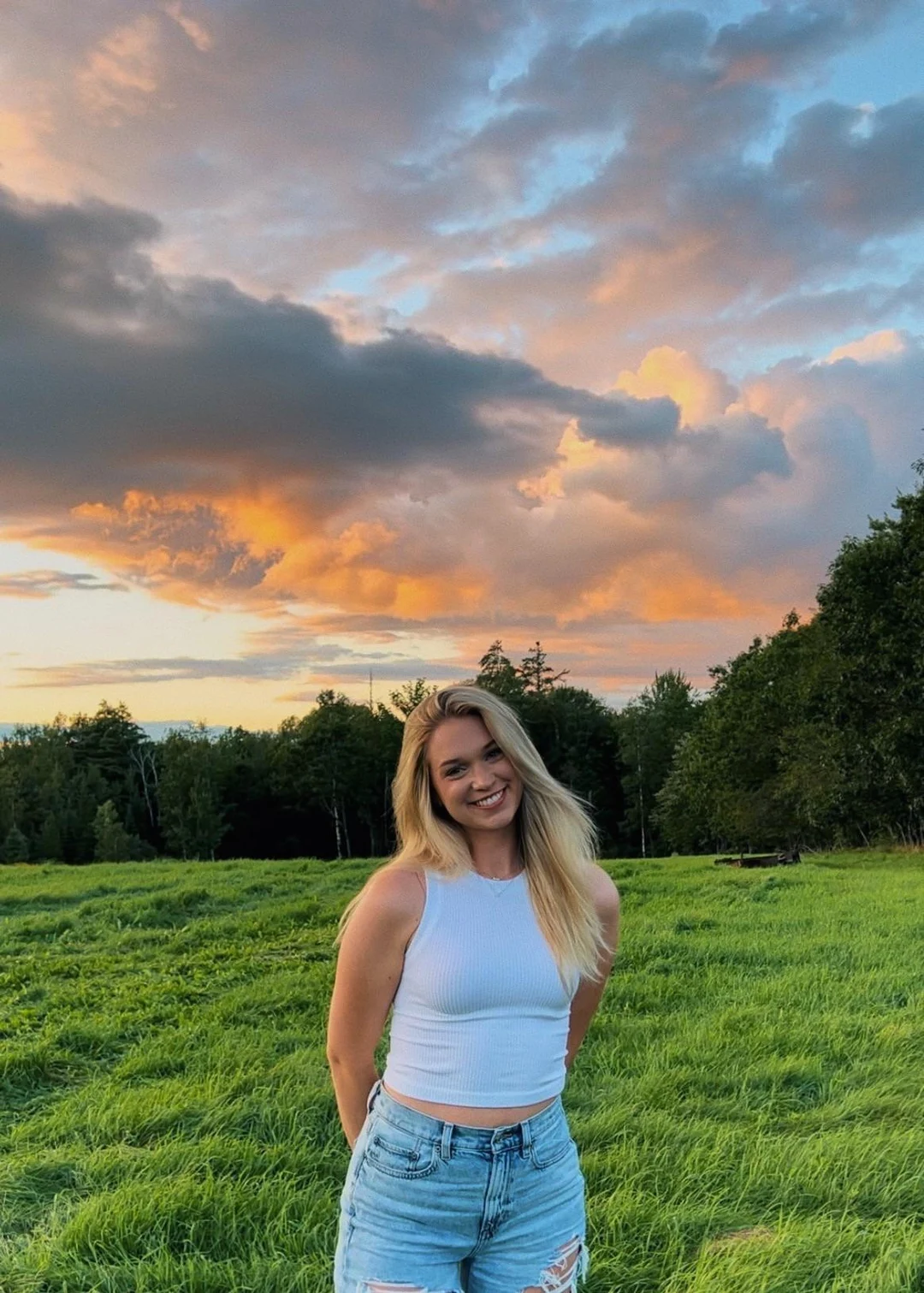 Crop tops and sunsets | Scrolller