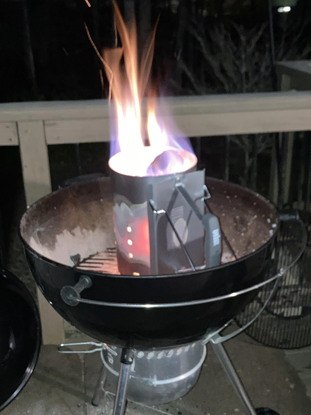 Chimney starter aflamin’ on Weber Grill | Scrolller