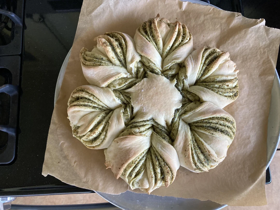 Pesto Star Bread Bread | Scrolller