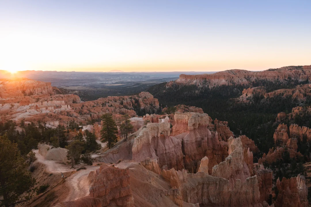Bryce Canyon at Sunrise [OC] [5564 × 3709] | Scrolller