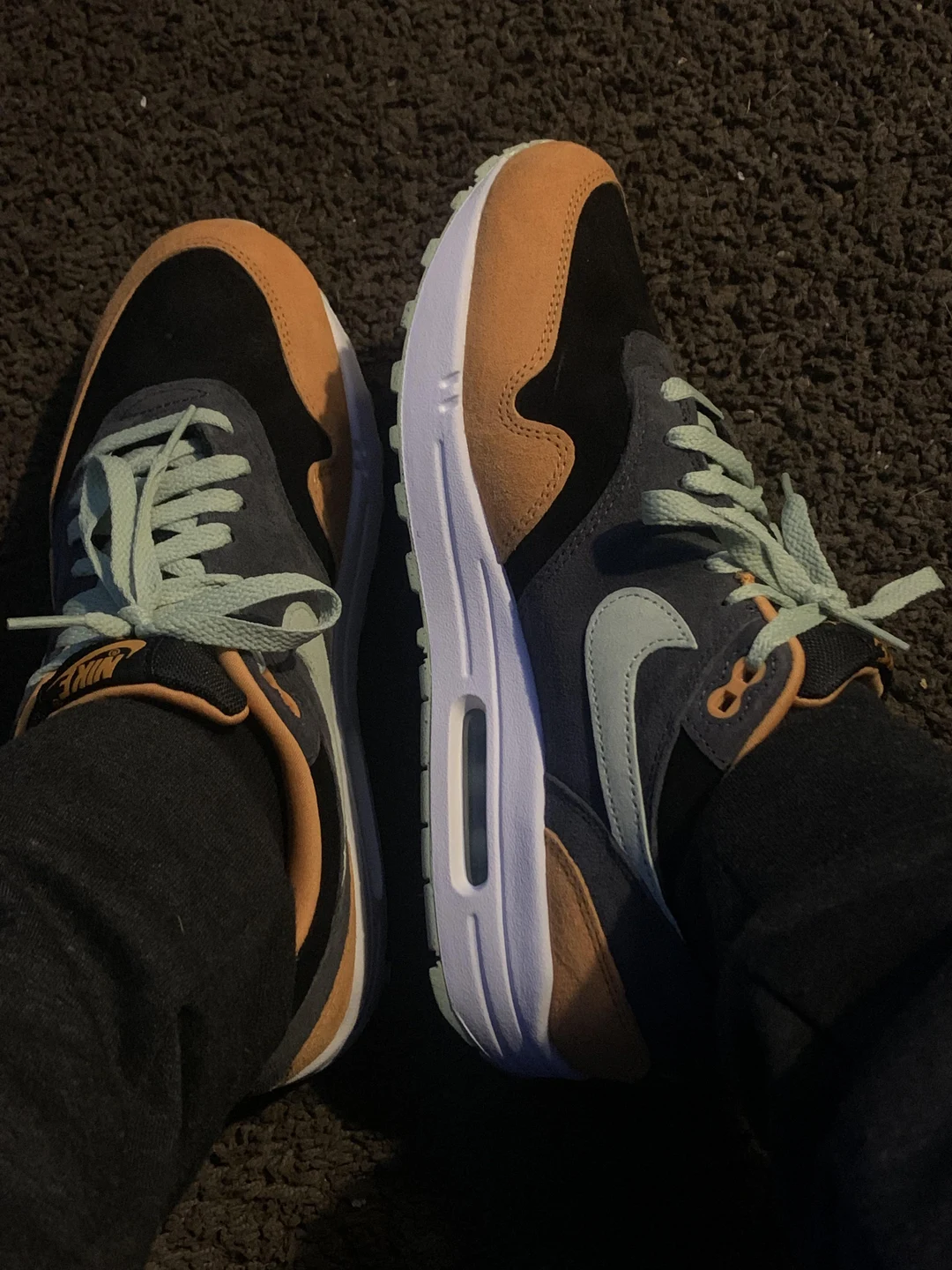 Finally got around to wearing my AM1 Ugly Ducklings. Love me some Air Max’s, they’re comfy af ...