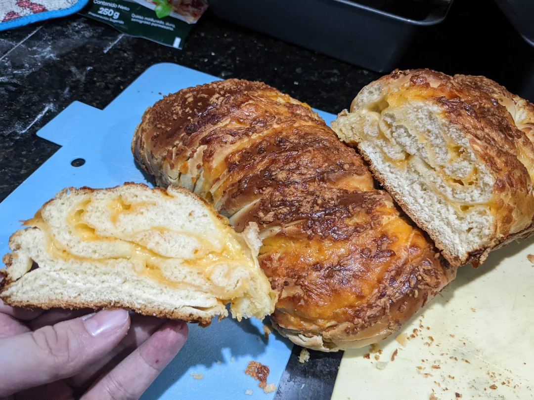 Triple cheese bread! | Scrolller