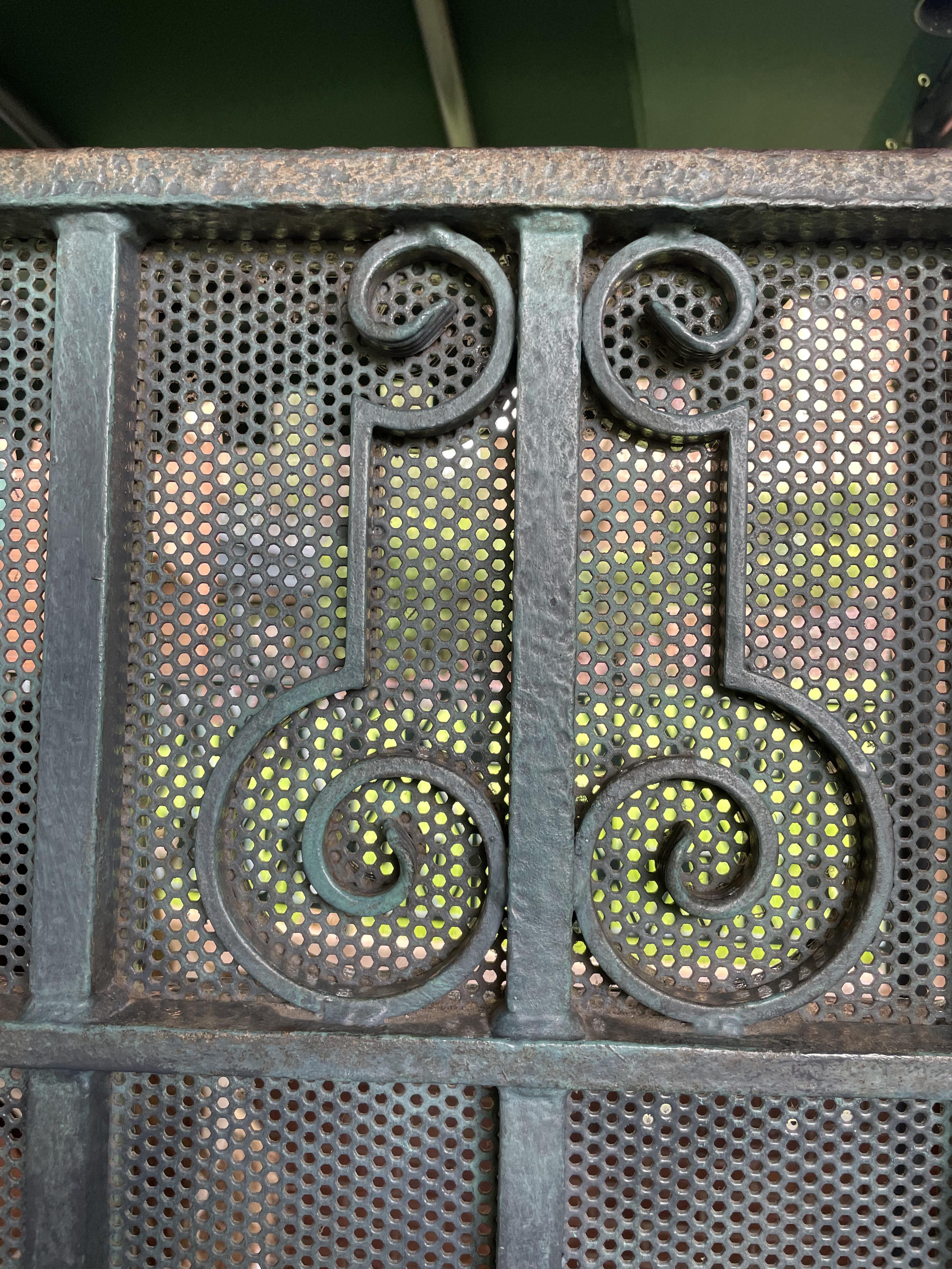 At the haunted mansion in Magic Kingdom | Scrolller