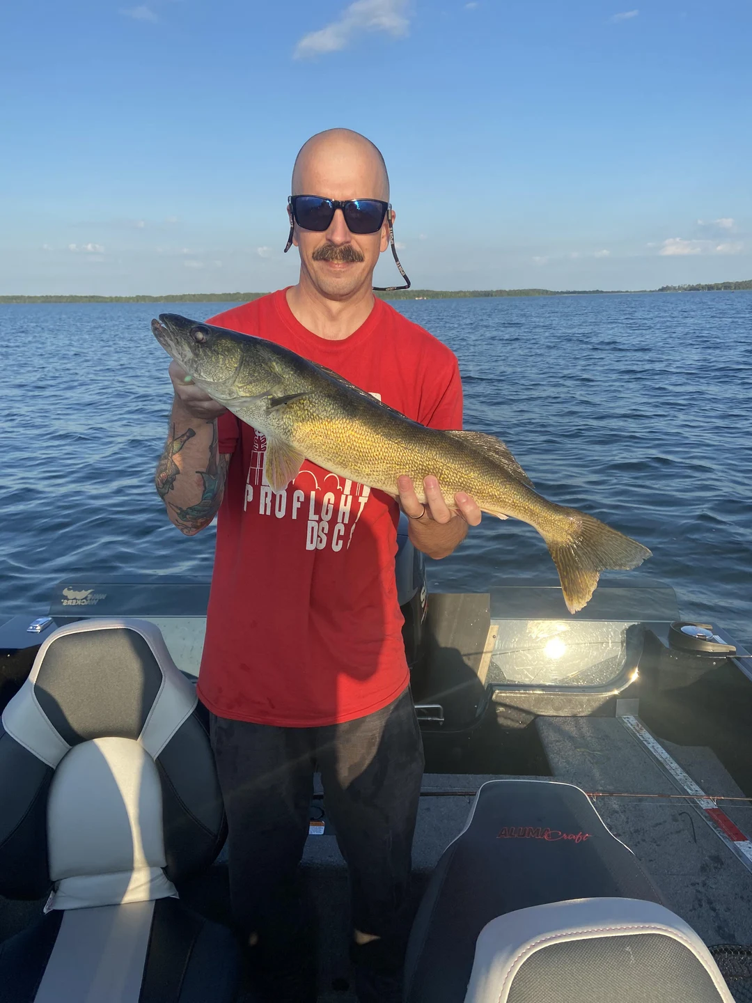 25 inch lake Winnie Walleye. | Scrolller