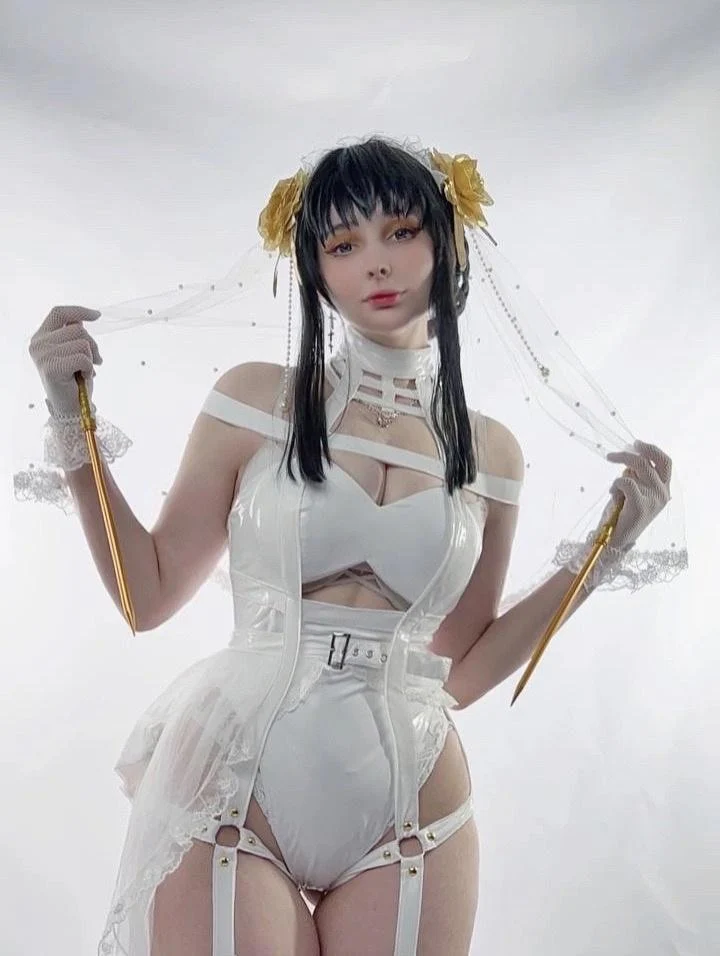 Yor Forger by mia_green_tea | Scrolller