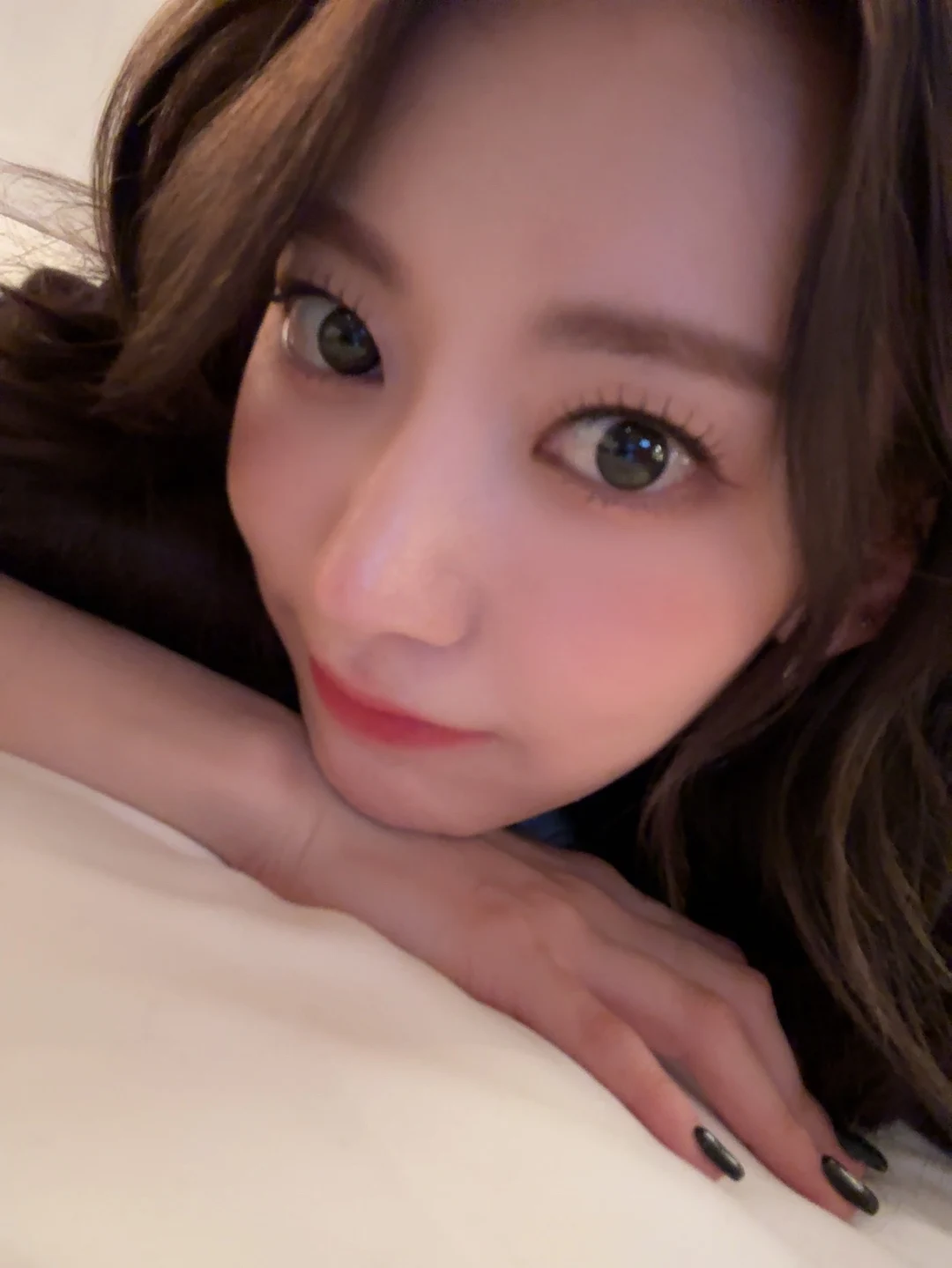 230102 LE SSERAFIM Japan Twitter Update with Miyawaki Sakura | Scrolller