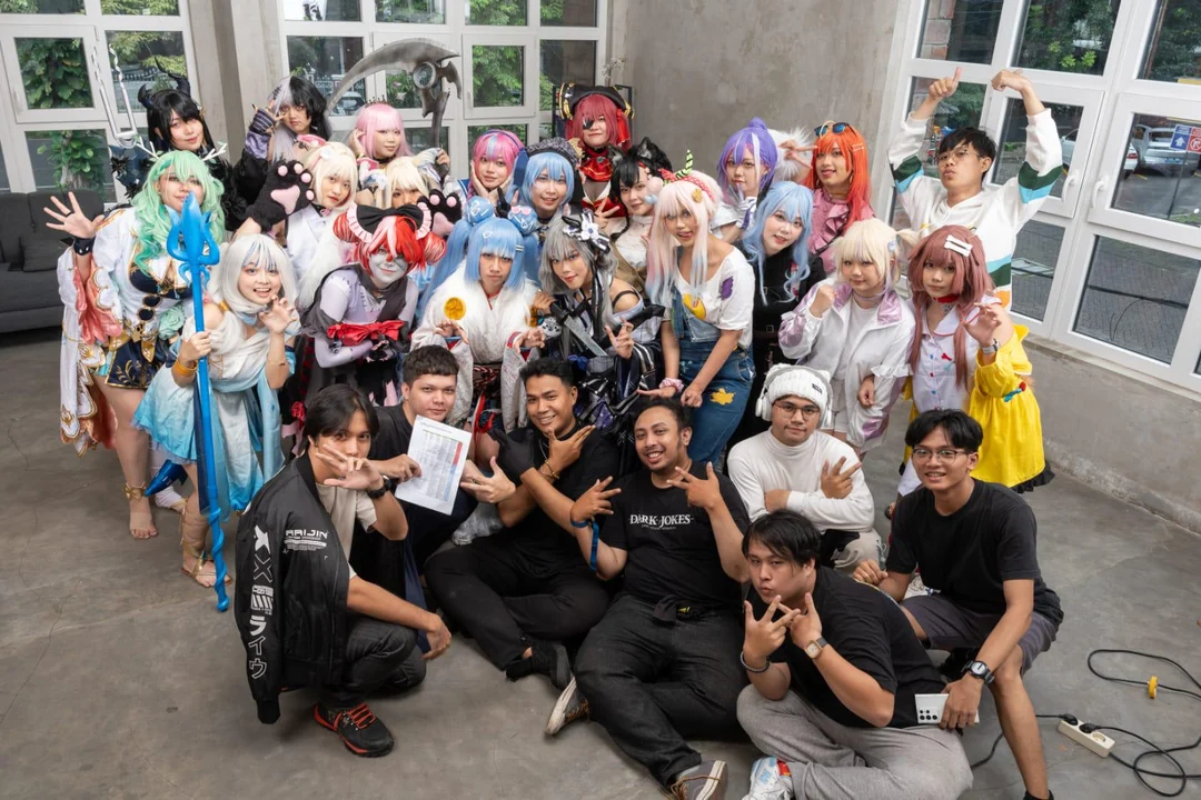 We made a massive hololive cosplay project | Scrolller