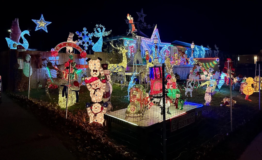 Neighbours House Puts Me To Shame | Scrolller