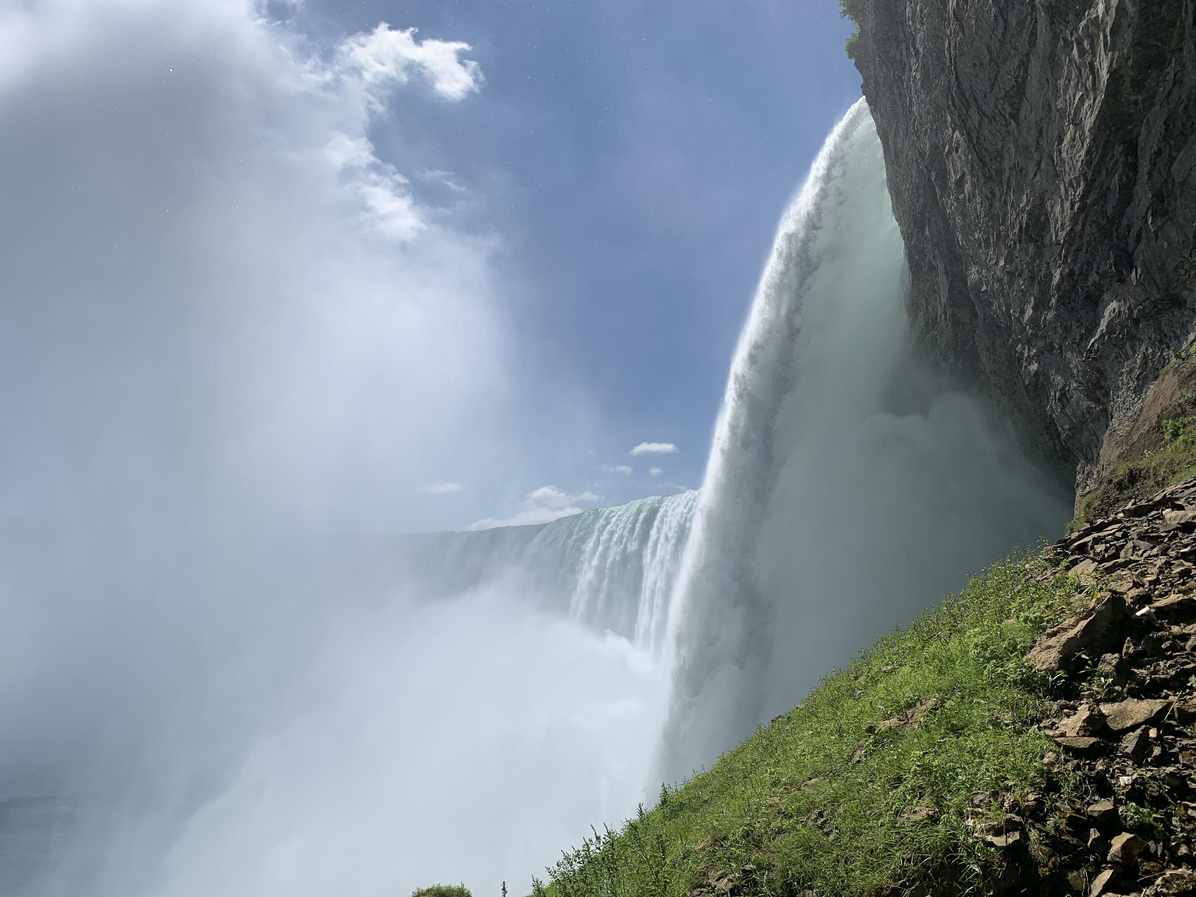 The powerful Niagara Falls | Scrolller