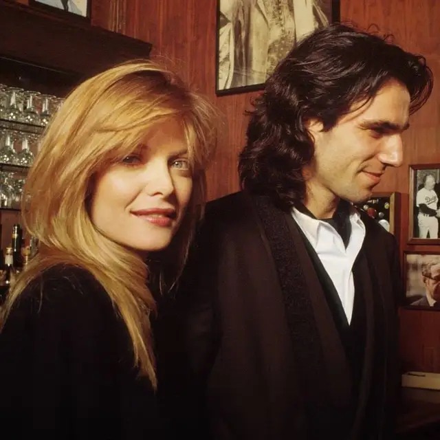 Michelle Pfeiffer and Daniel Day-Lewis (1993) | Scrolller