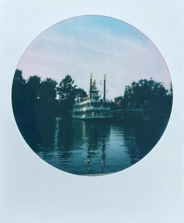 Circle frames have just grown on me | Scrolller