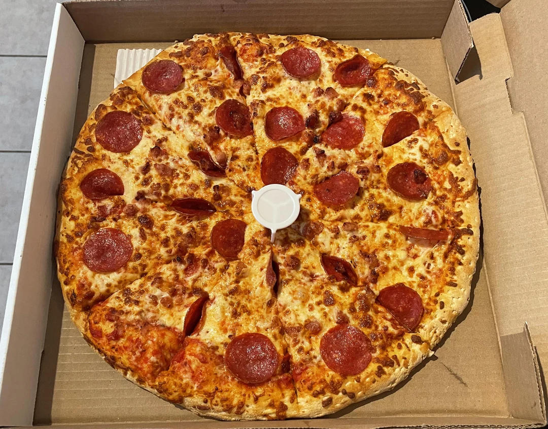 Classic Pepperoni and Bacon Pie | Scrolller