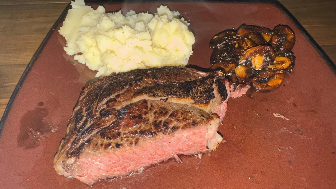 Kept seeing the pics and had to try… First time trying reverse sear, how did I do? | Scrolller