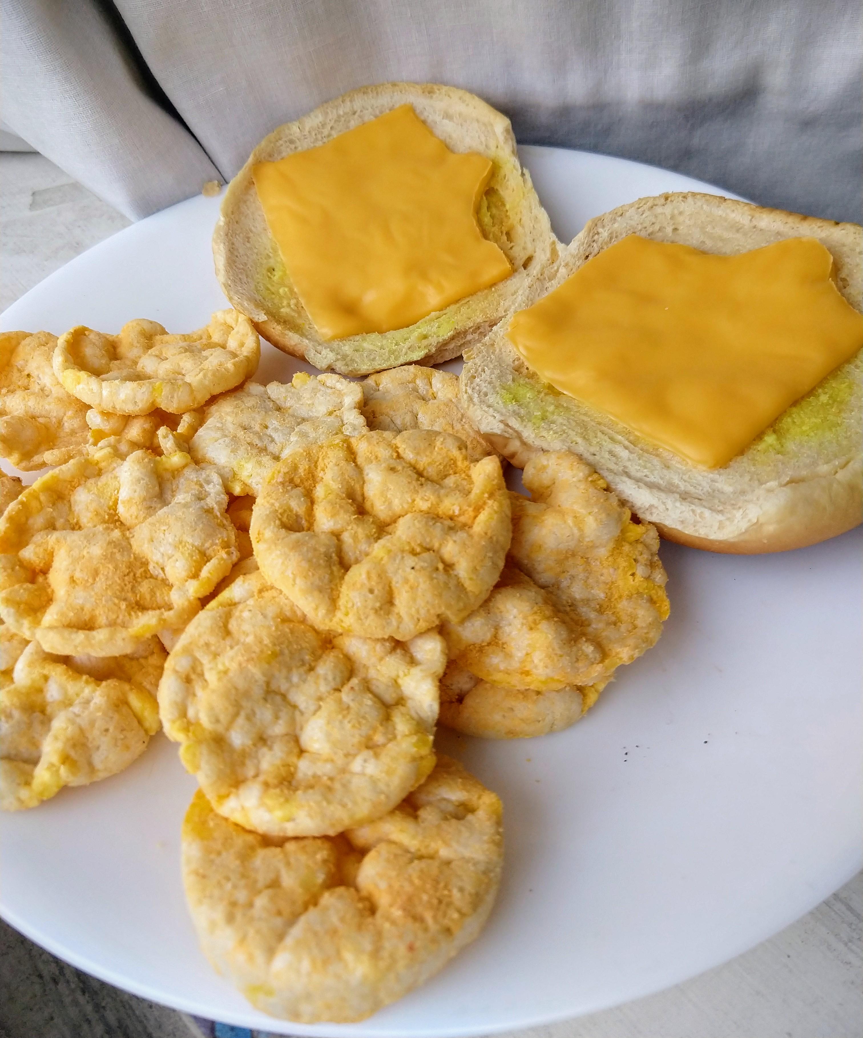 Cheddar crisps + protein garlic bread | Scrolller