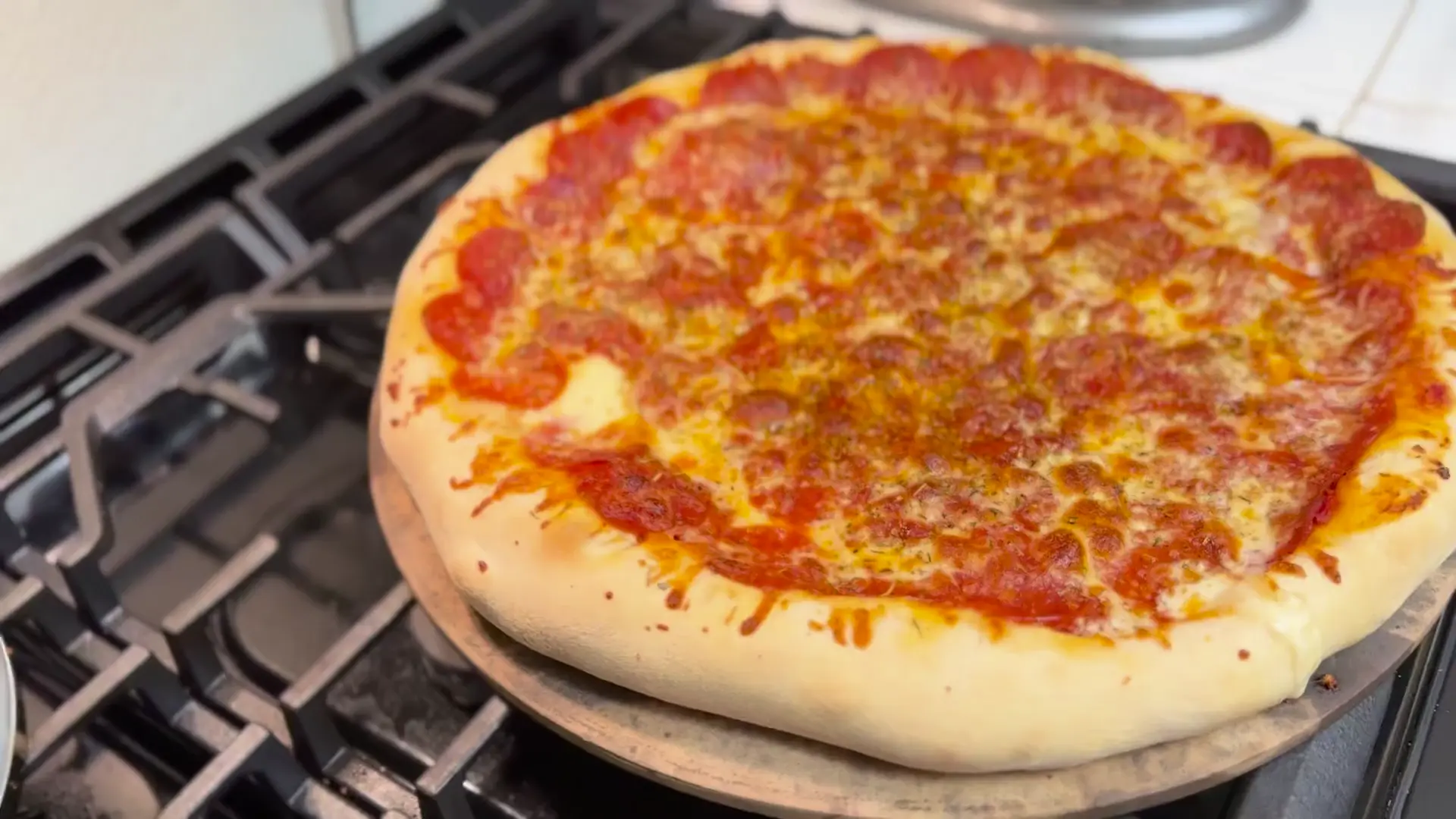 Cheese stuffed crust to crust pepperoni, addit’l pictures in comments. | Scrolller