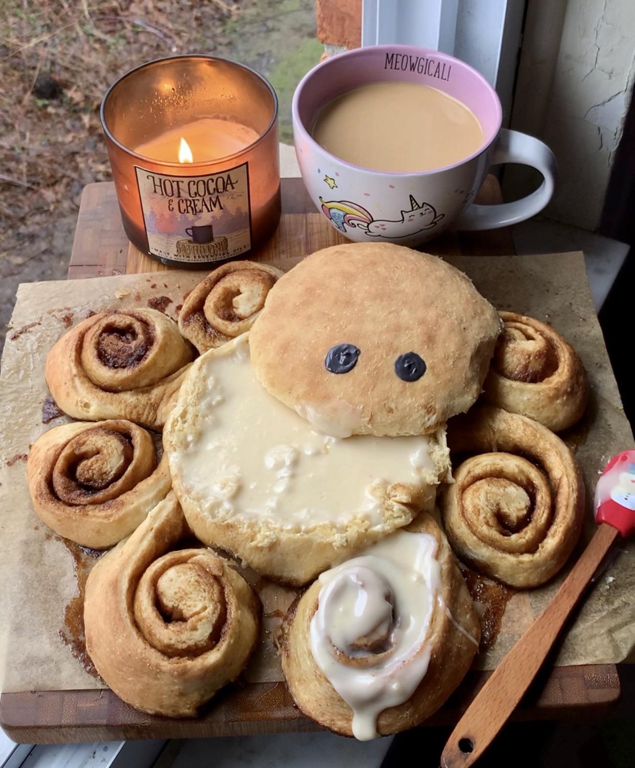 [homemade] cinnamon roll octopus | Scrolller