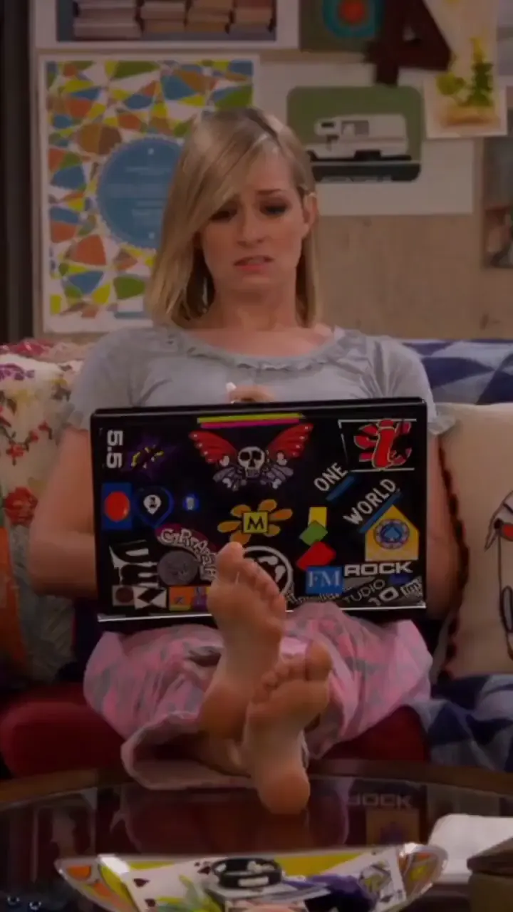 Classic scene from 2 Broke Girls | Scrolller