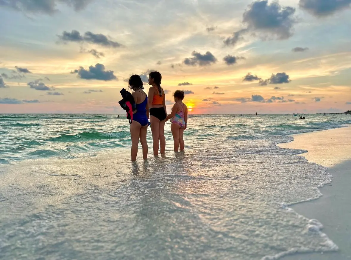 Clearwater Beach, FL | Scrolller