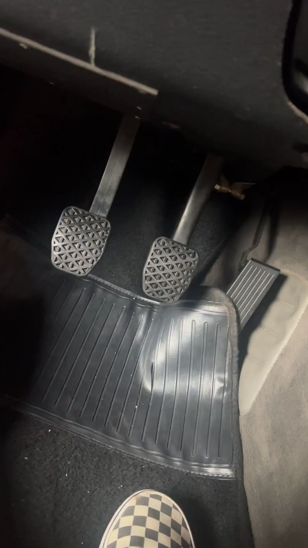 Clutch stuck to floor | Scrolller