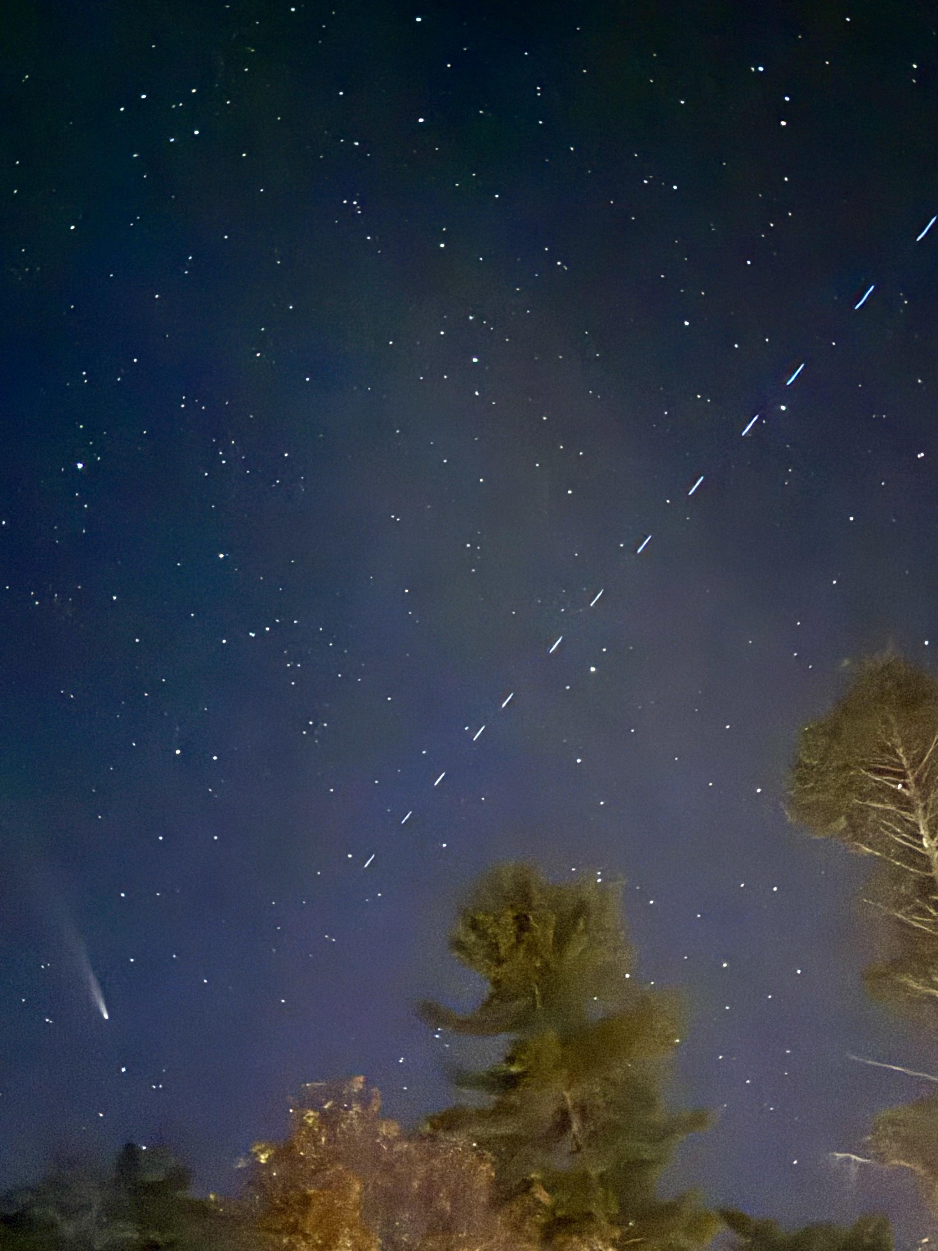 Comet and Starlink train | Scrolller