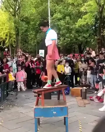 Coordination, precision, dynamism, technique, strength, speed and agility in perfect synchrony ...