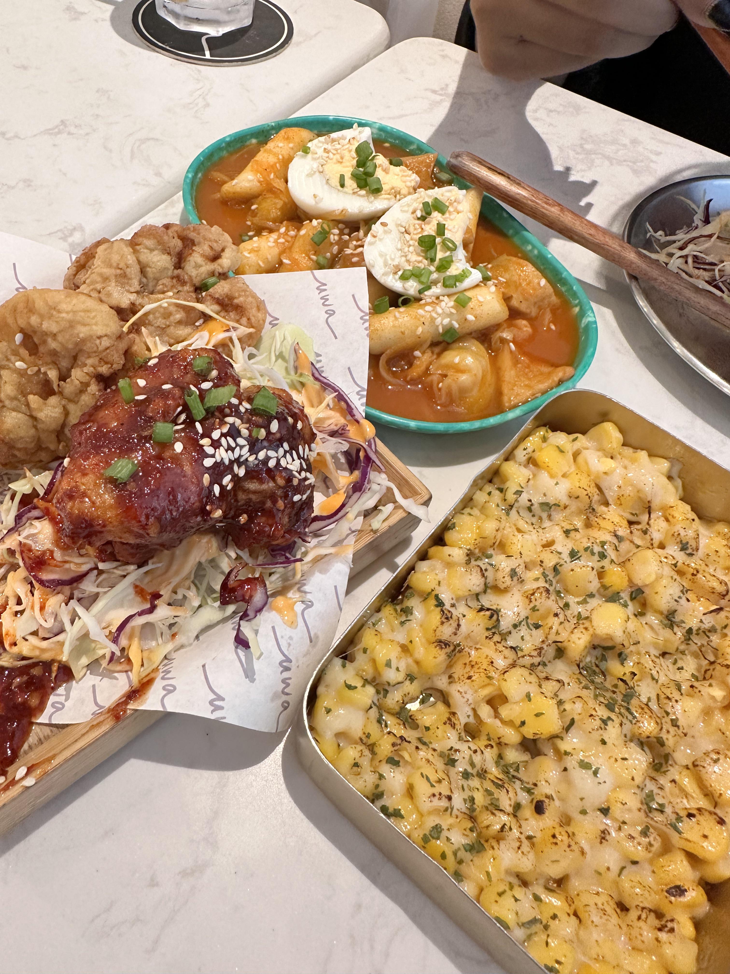 Corn cheese + fried chicken + tteokbokki = 👌🔥 | Scrolller