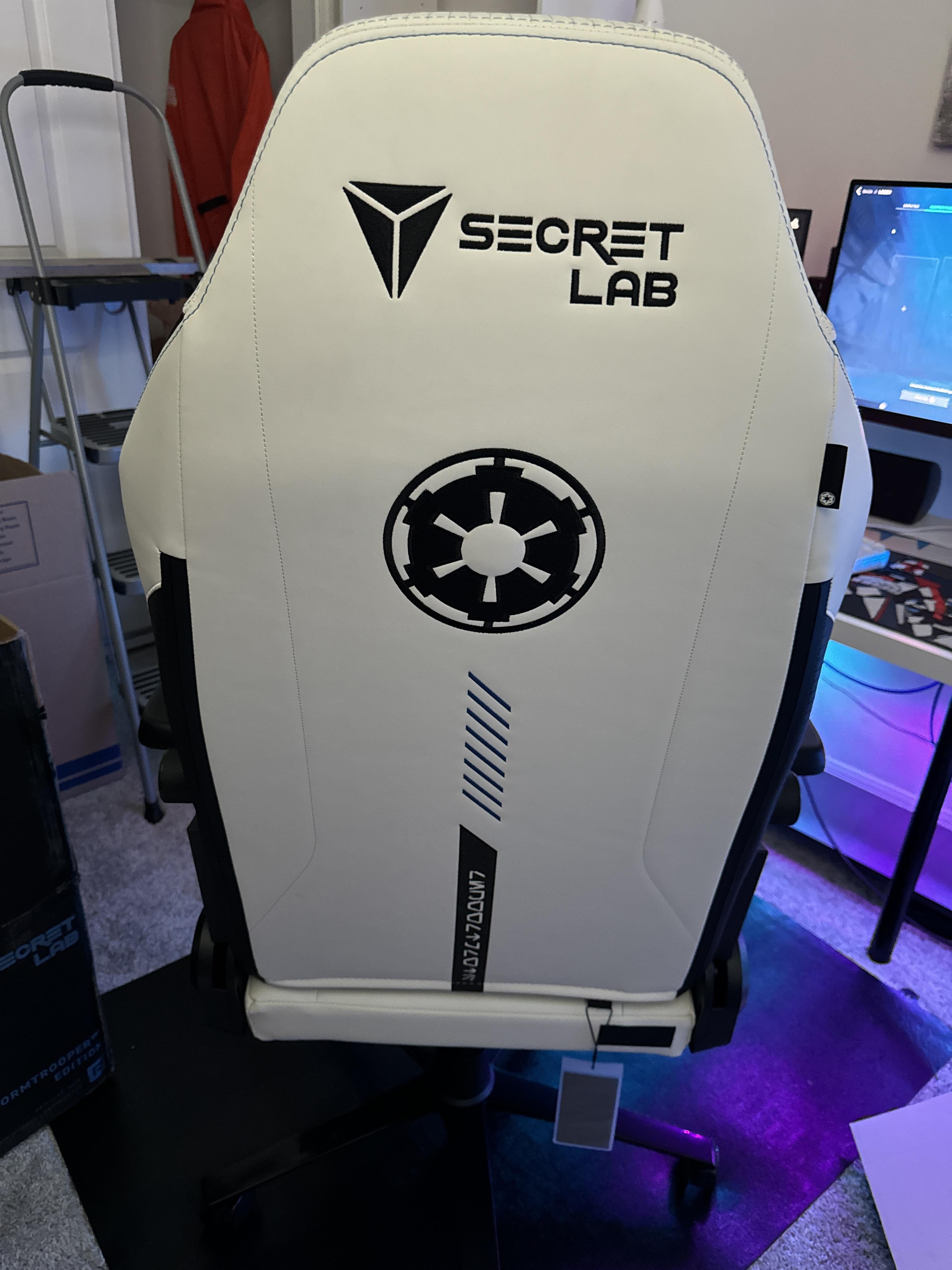 First Secretlab chair! | Scrolller