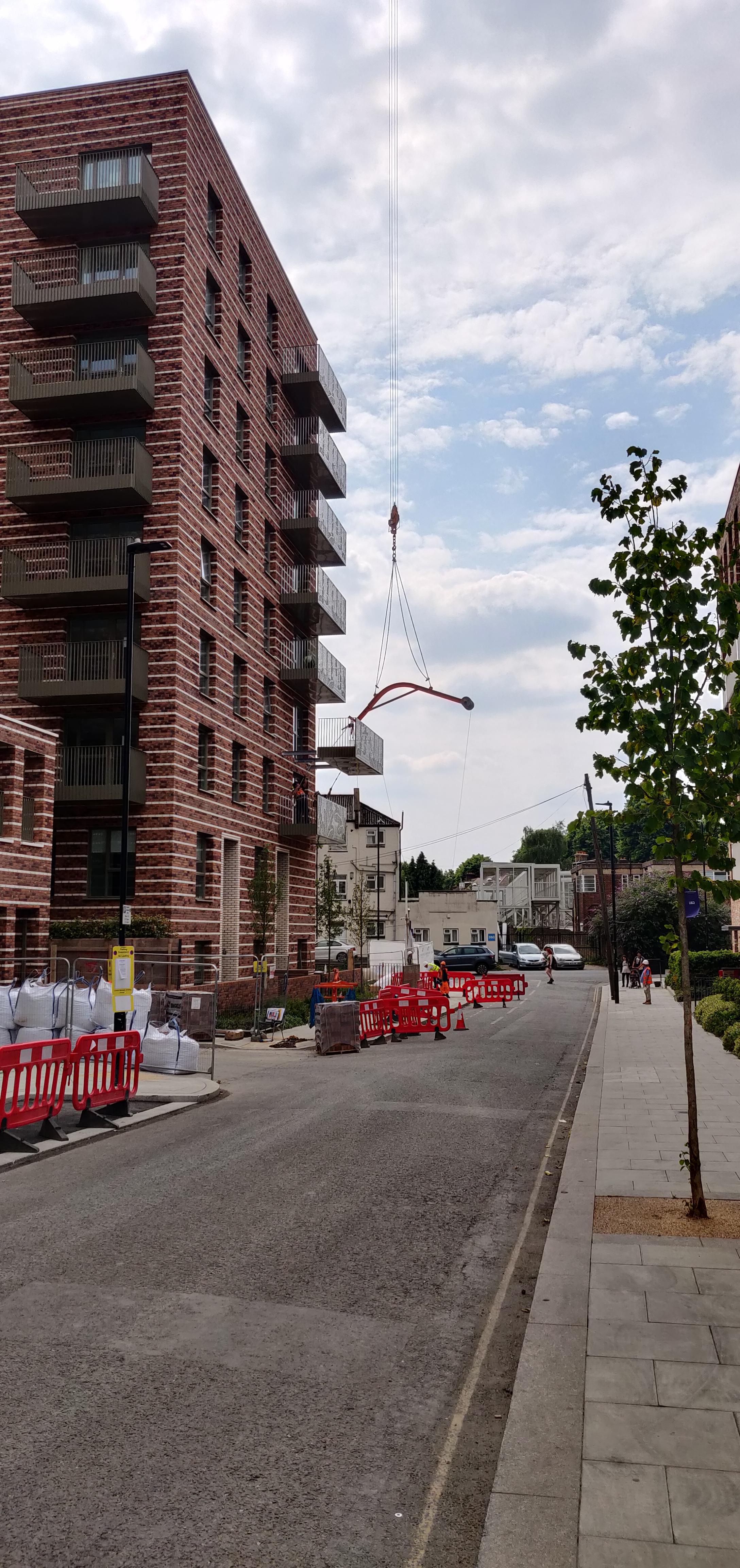 Crane attachment that allows asymmetric handling | Scrolller