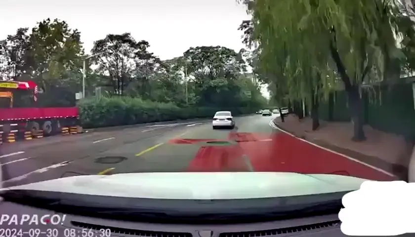 Crane collapses on the road | Scrolller