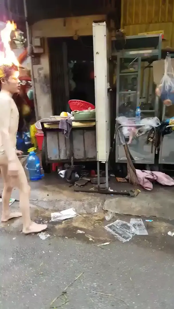 cursed_commute | Scrolller