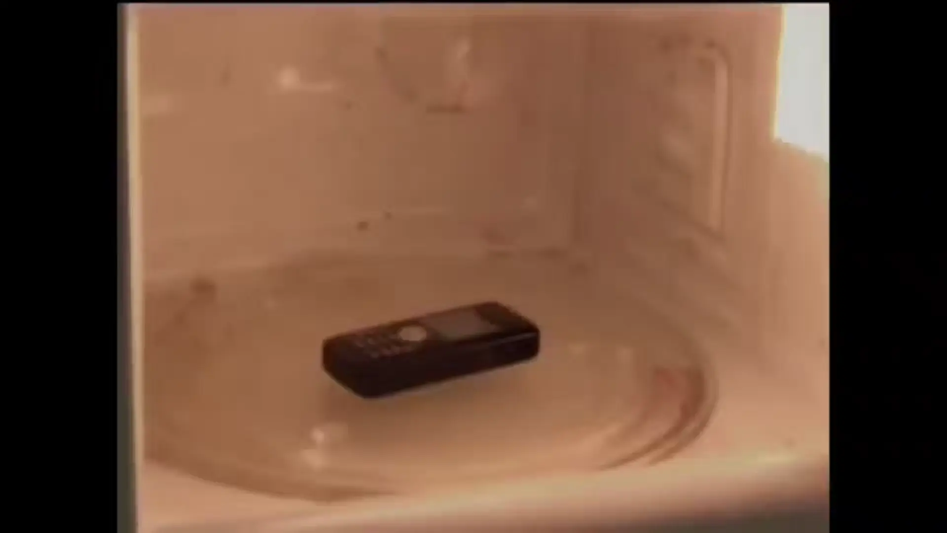 cursed_phone | Scrolller
