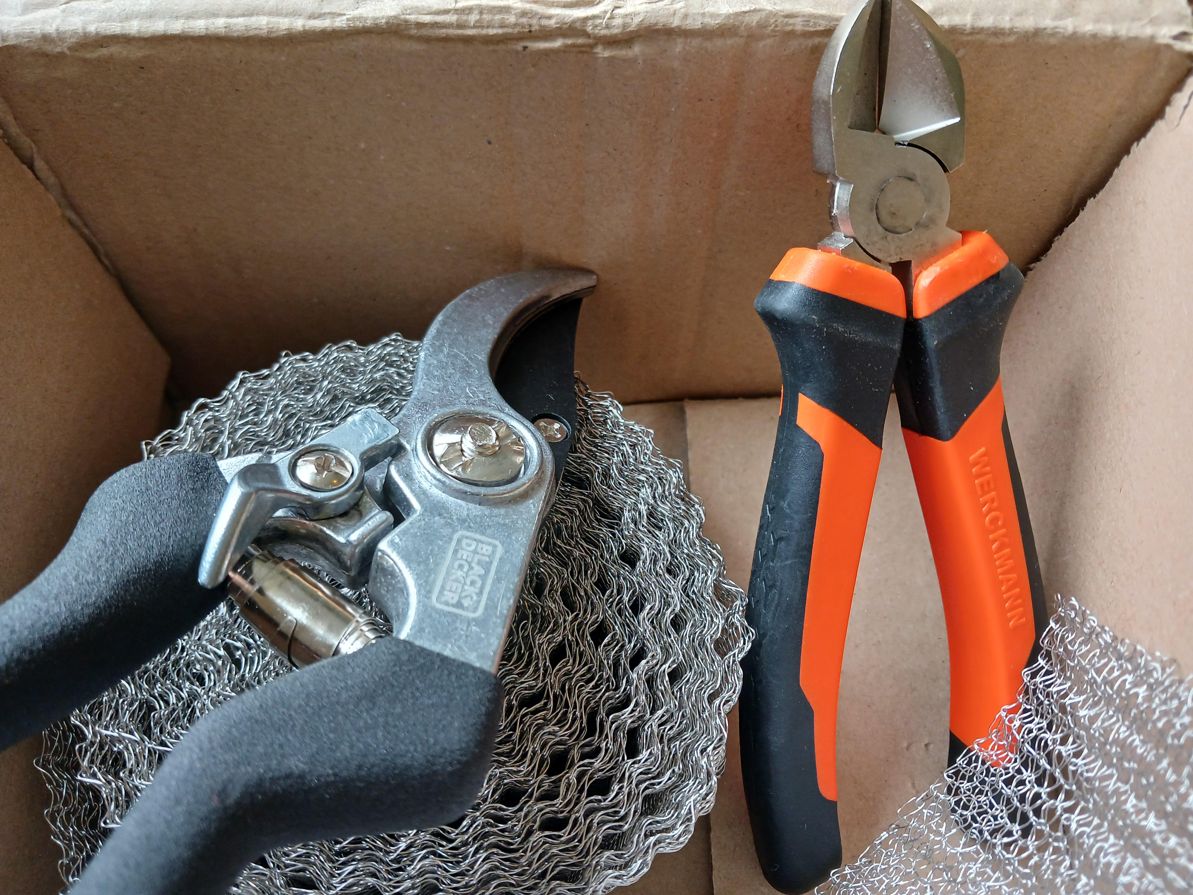 Cut through this mesh | Scrolller