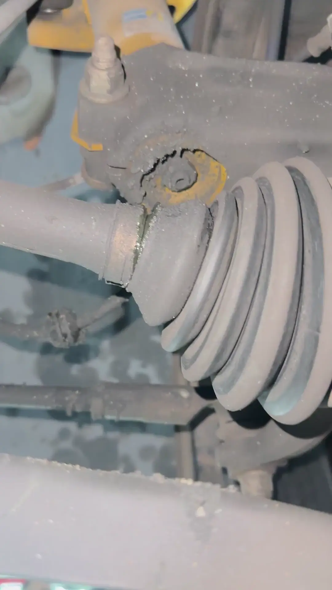 CV boot leaking | Scrolller