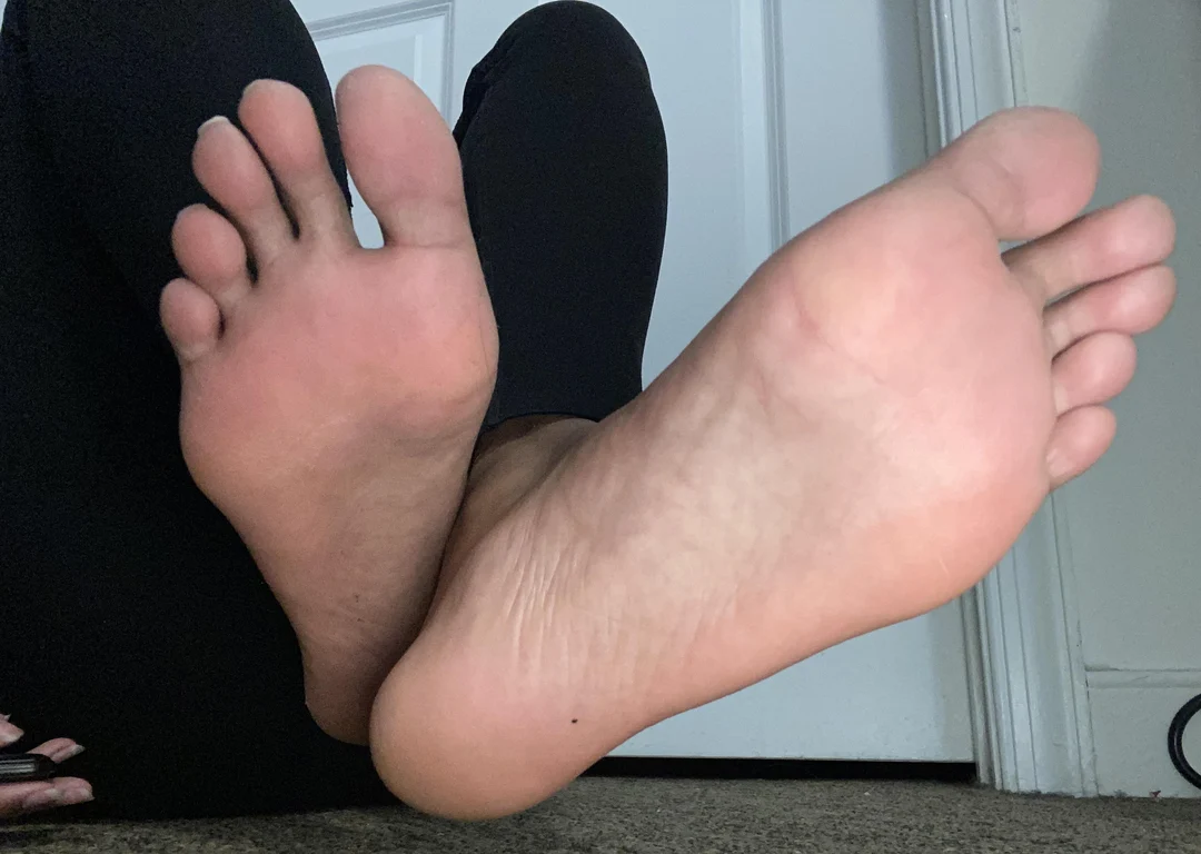 I love walking around barefoot | Scrolller