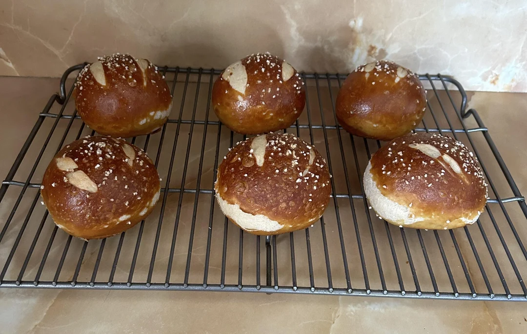 Pretzel buns | Scrolller
