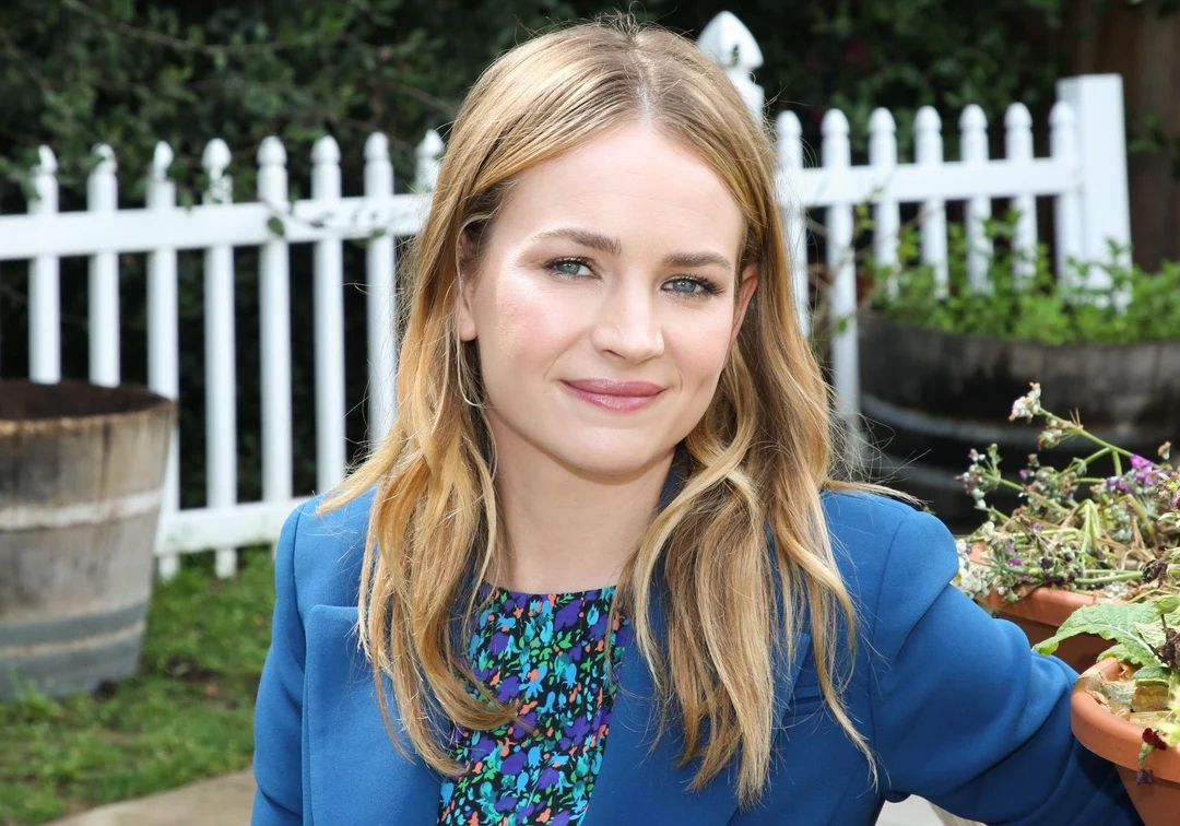 Britt Robertson | Scrolller
