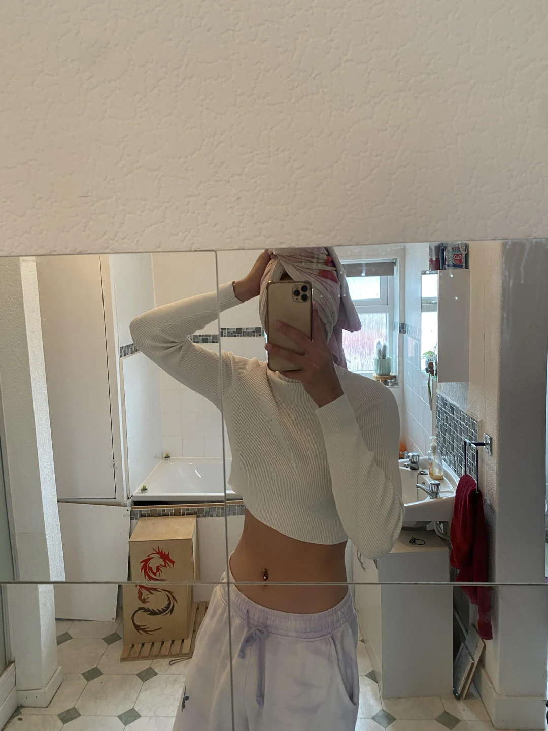 Stuck indoors today, at least I can look good while doing it🥲🫶 | Scrolller