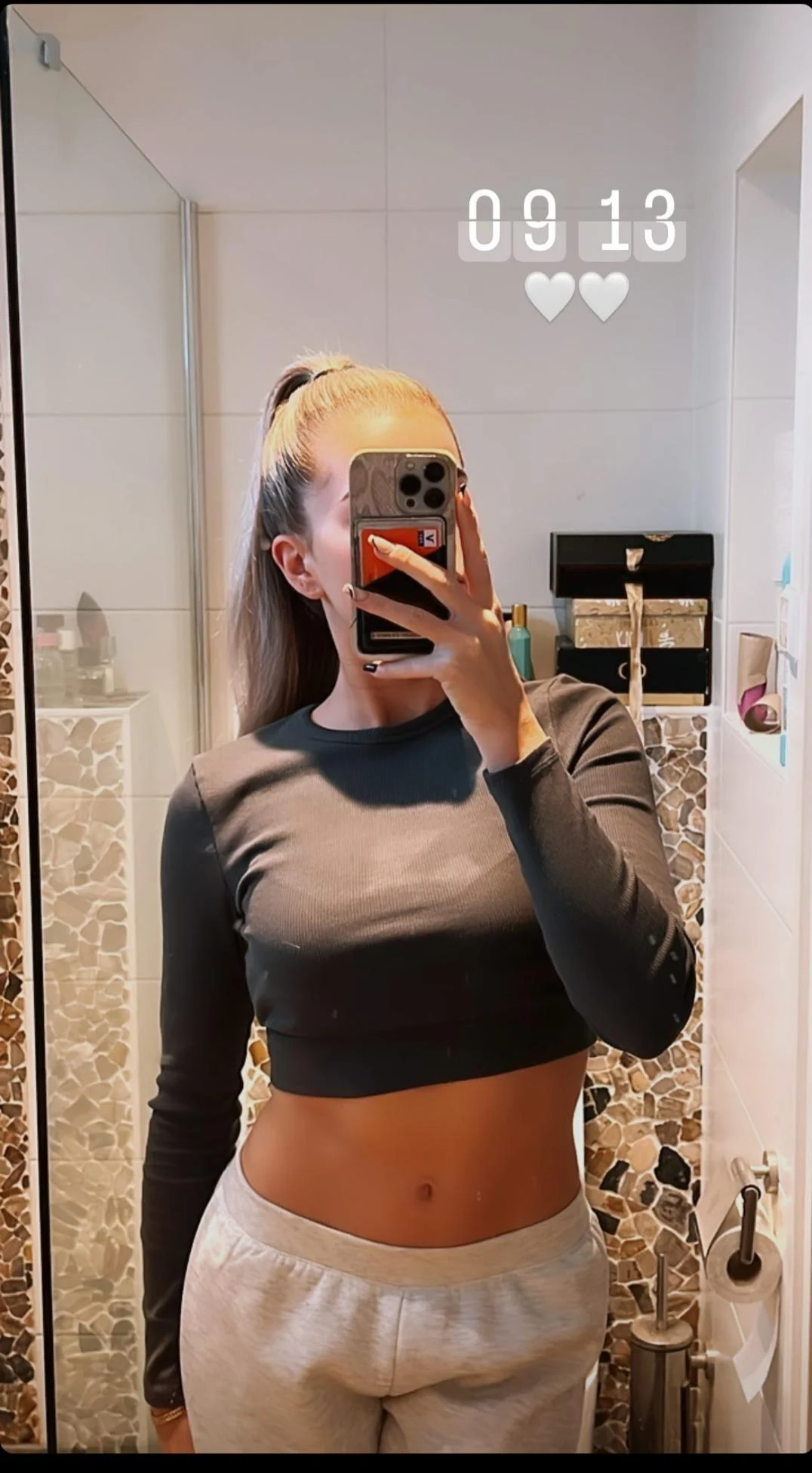 jade Anna | Scrolller