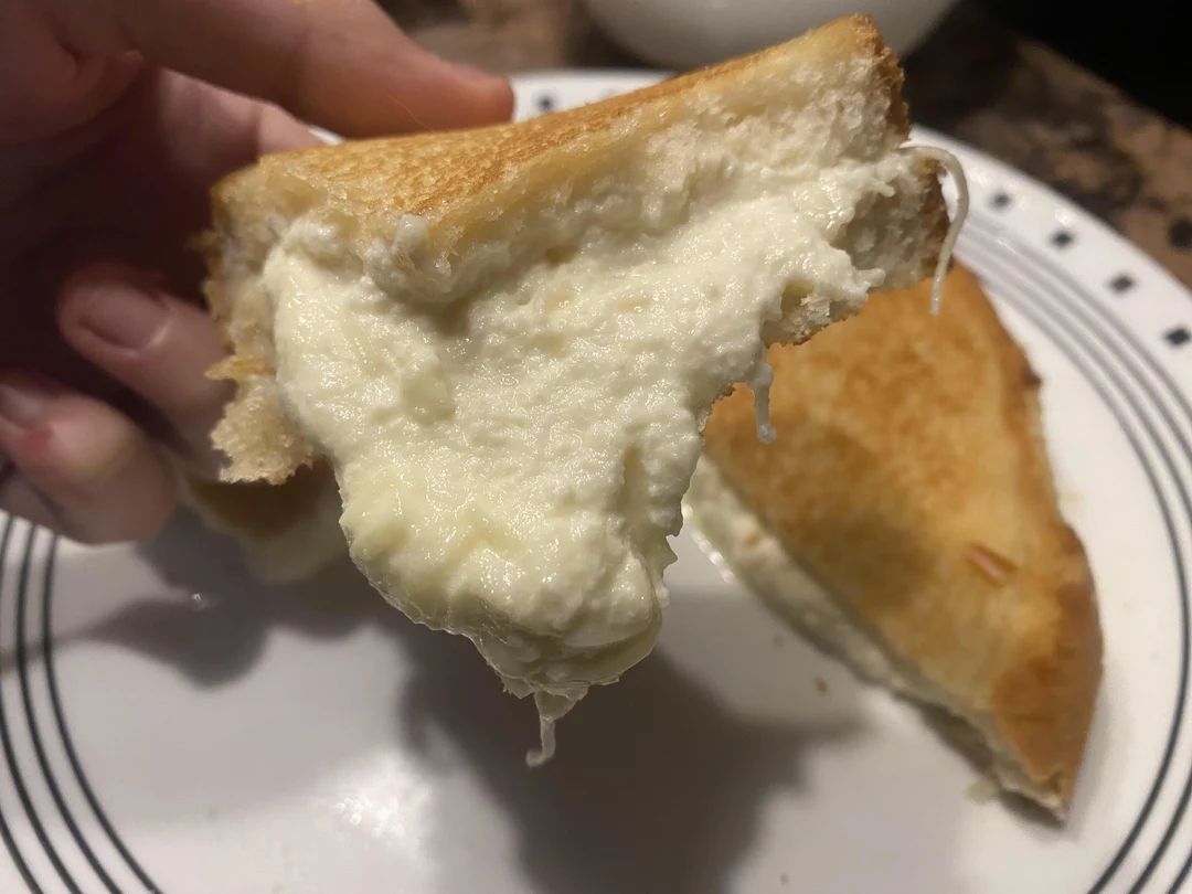 Ricotta + mozzarella grilled cheese | Scrolller