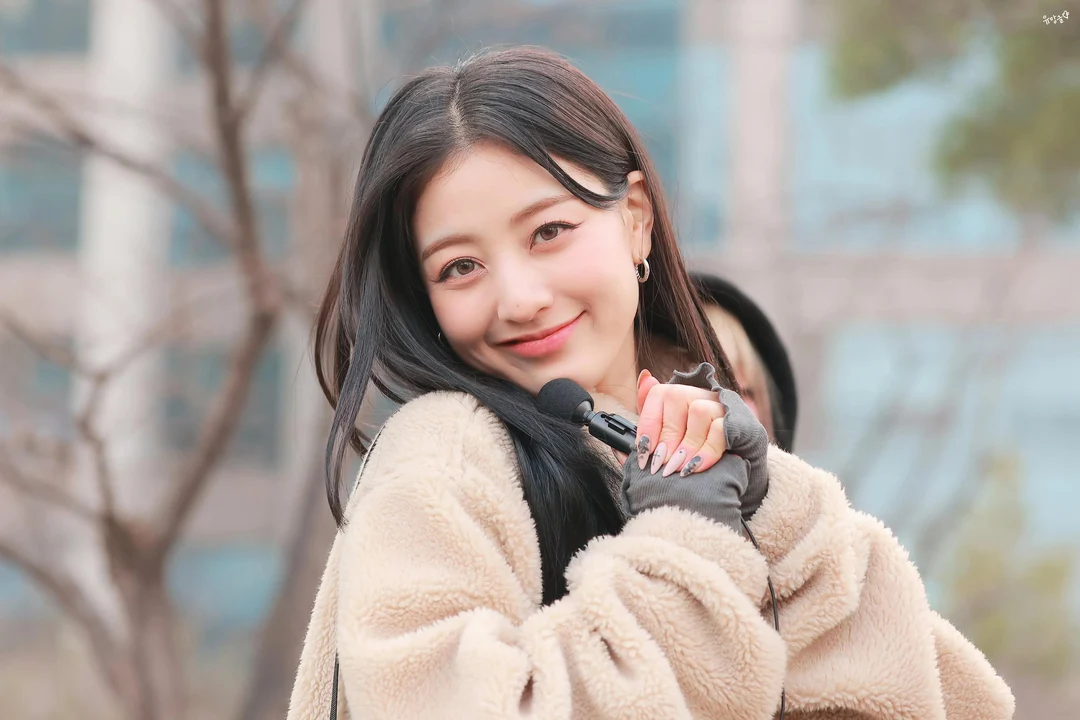 Park Ji-hyo ... | Scrolller